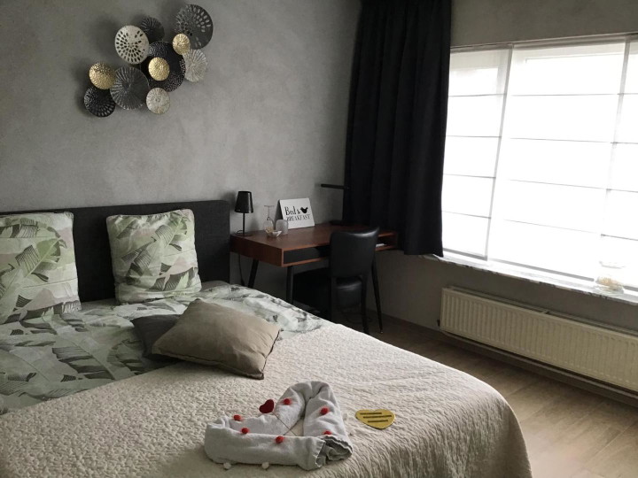 Guesthouse De Steenberg Tweepersoonskamer Met Gemeenschappelijke Grote Badkamer En Kitchenette En Tuinzicht Op De Eerste Verdieping - Kasterlee