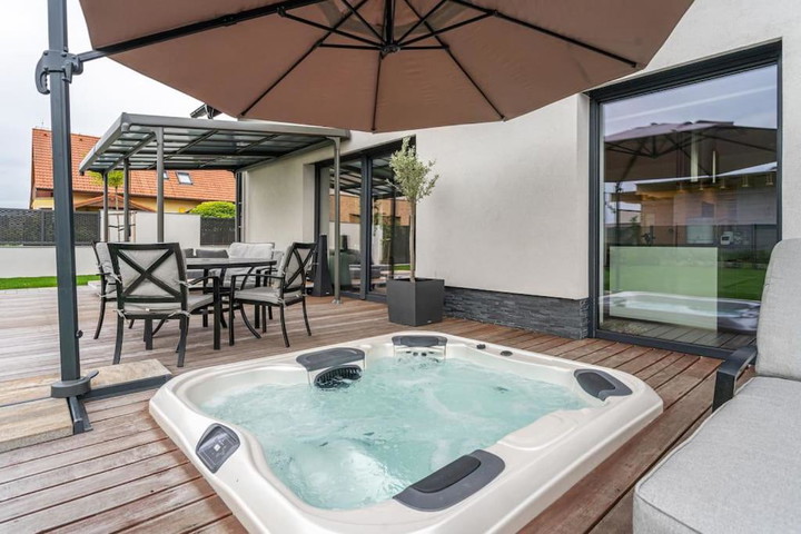 Escape The Ordinary (Sauna & Jacuzzi) - Prague