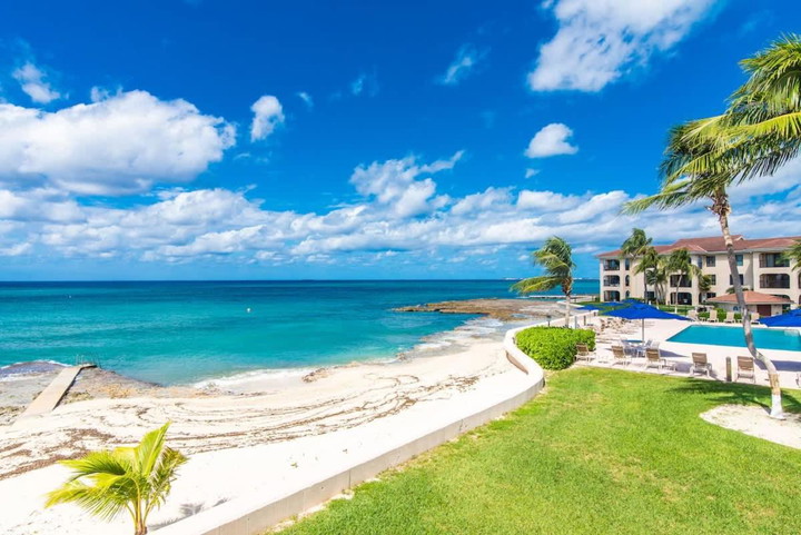 Georgetown Villas #218 - 2 Bedroom Direct Oceanfront On Seven Mile Beach - Cayman Islands