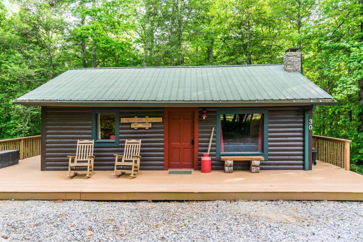 The Big Little Cabin - Hot Tub - Playground - Dahlonega, GA