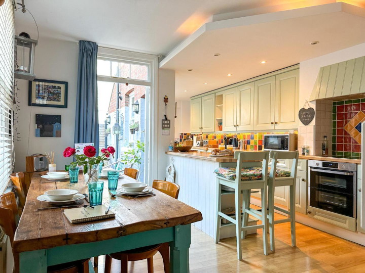 Cosy & Stylish 2 Bedroom City Centre Oasis - Free Secure Parking - Canterbury