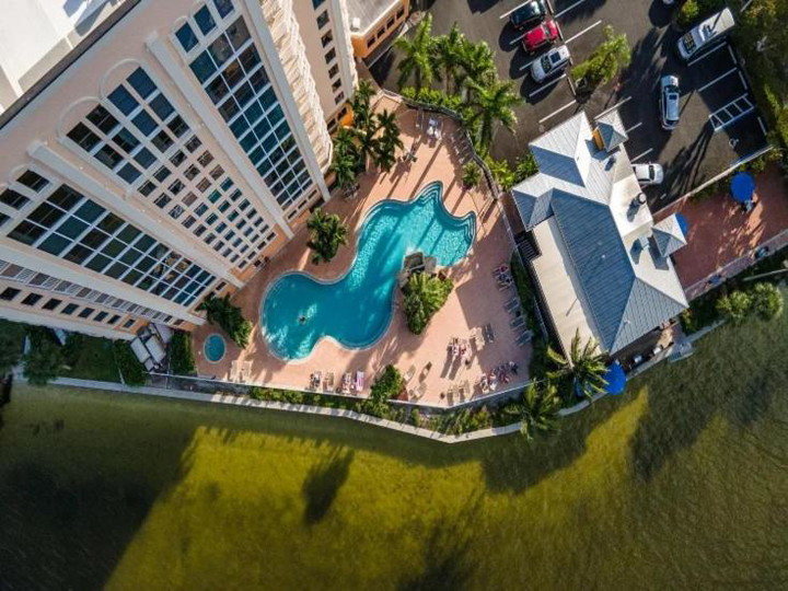 Perfect Island Escape - Beach, Pool, Restaurant & More! -Fmb Condo Island Paradise - Roelens - Bonita Springs, FL