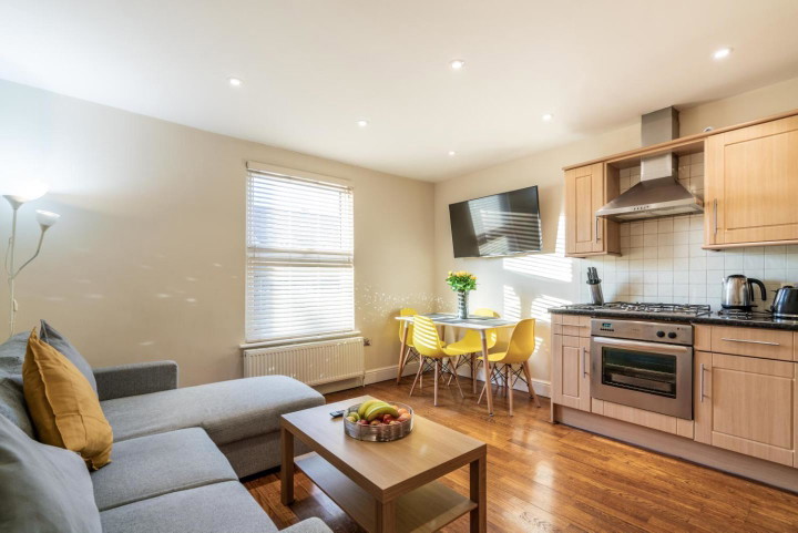 One Bedroom Flat In Bush Hill Park - Chingford