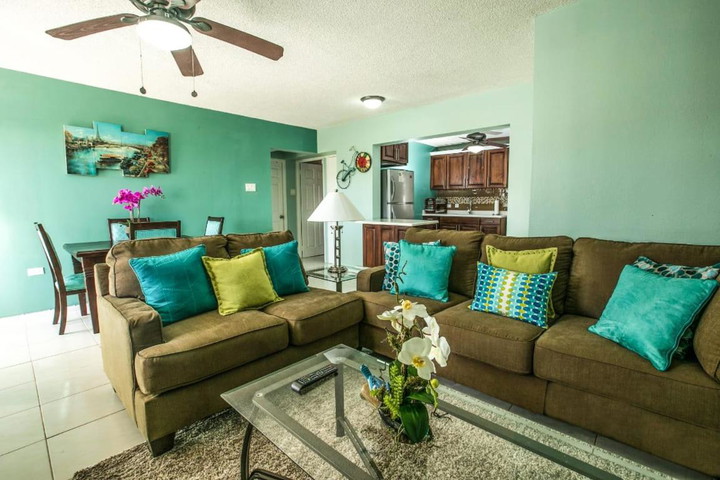 Book A Cozy Getaway: Near Bob Marley Museum - Jamaica