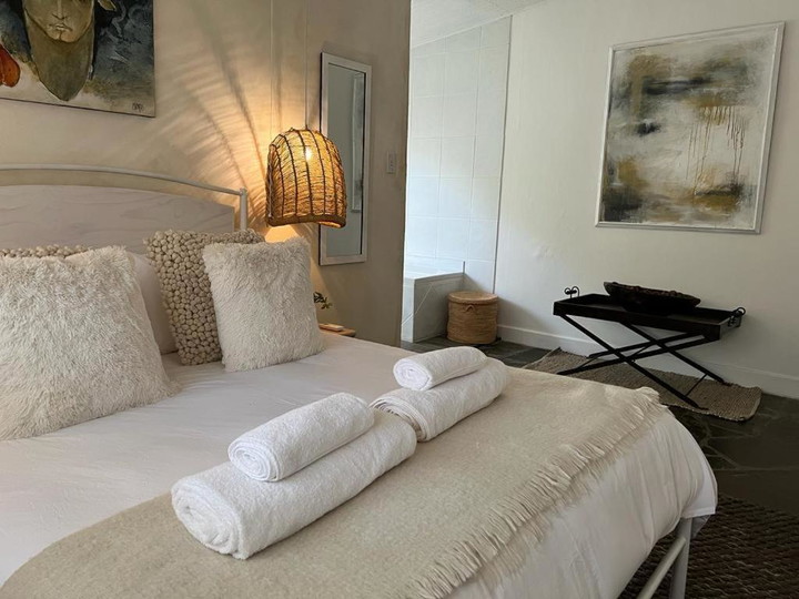 Enchanting Self-catering Villa With Queen Bed At Bokmakierie Villas - Namibia