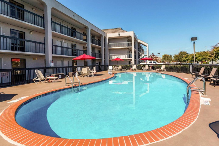 Clarion Pointe Huntsville Research Park - Huntsville, AL