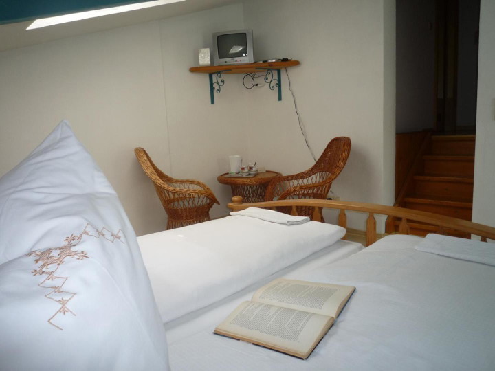 Biozertifiziertes Hotel Höpfigheimer Hof Mit Wein-shop - Aspach