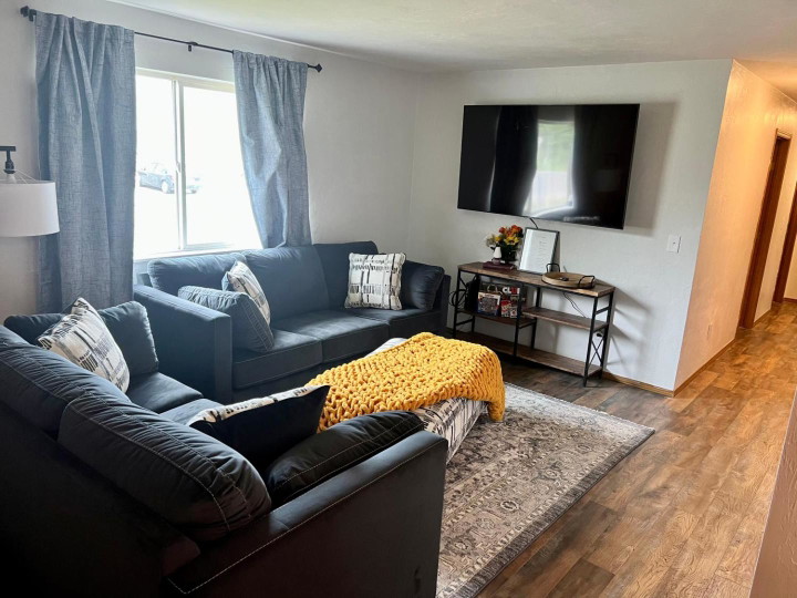 The Perfect 3 Bedroom Apartment - Central Location - Fairbanks, AK