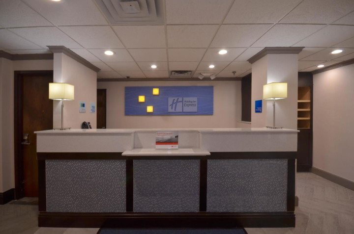 Holiday Inn Express & Suites Fayetteville University Of Arkansas Area By Ihg - Springdale, AR