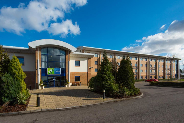 Holiday Inn Express Newport By Ihg - Newport