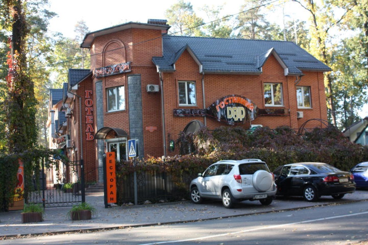 Hotel Gostynnyi Dvir - Буча