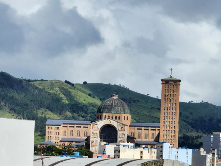 Ampla Casa Em Aparecida - Taubaté