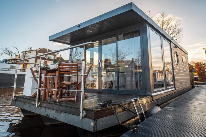 The Grey Pearl Houseboat - Giethoorn