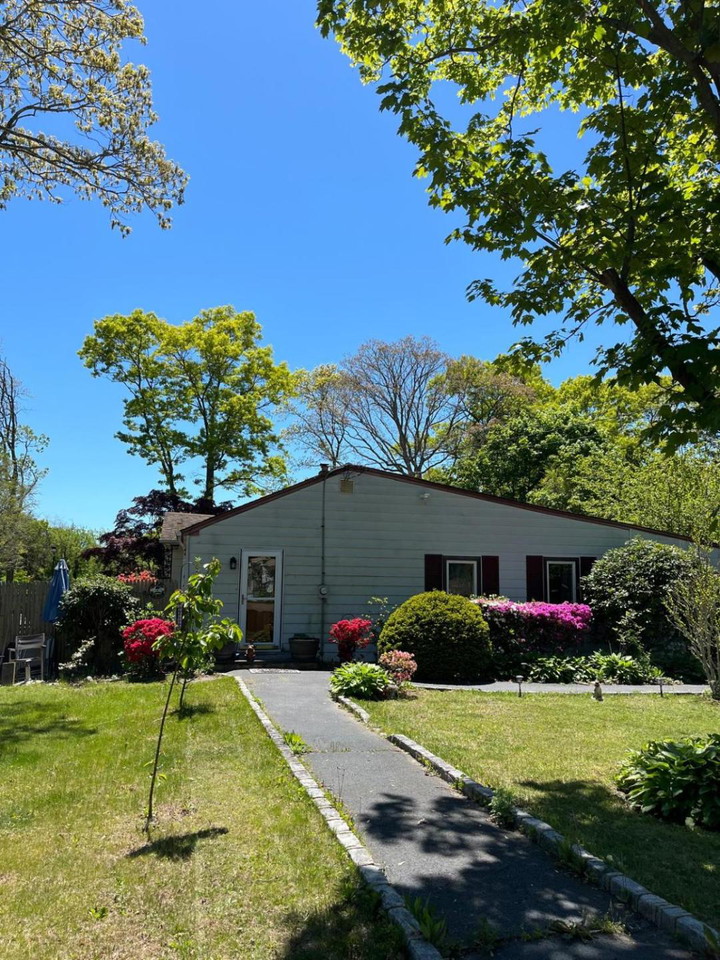 Hauppauge 2br Near Lirr, Airport & Stony Brook - Deer Park, NY