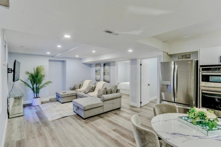 Luxurious Unit In Hyde Park - London