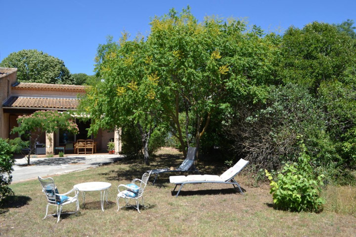 Maison Rénovée Avec Terrasse Privative Et Jardin Au Centre De Gemenos - Cassis