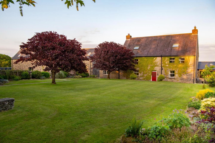 Kidwelly Farmhouse B&b - Llanelli
