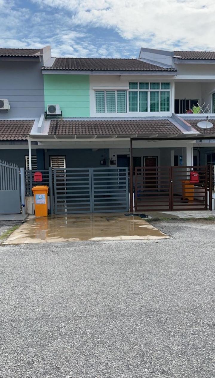 Purple Townhouse 9pax 3r2b Wifi - Sekinchan