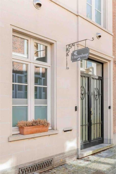 Townhouse Room Heerenhuys - Ghent