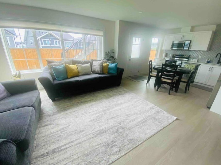 The Royal Bay Escape: Cozy 2 Bedrooms Garden Suite - Vancouver Island