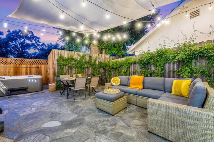 Modern Cottage, Hot Tub, Bistro Patio, Putting Green, Walk To All! - Agoura Hills, CA