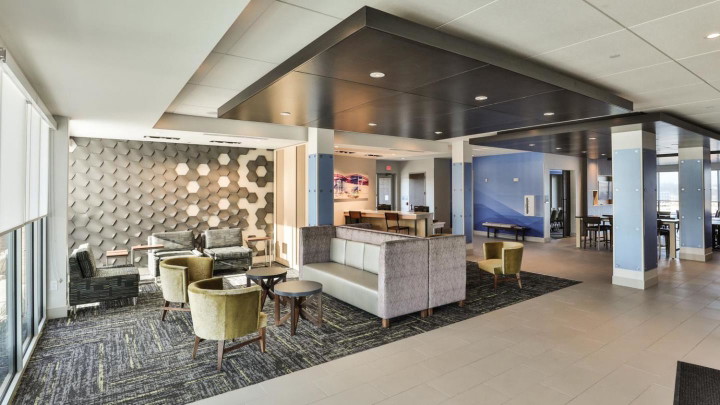 Holiday Inn Express & Suites - Nashville Metrocenter Downtown By Ihg -
