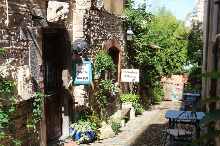 Les Ateliers D'art Modiste Et Formier - Mably