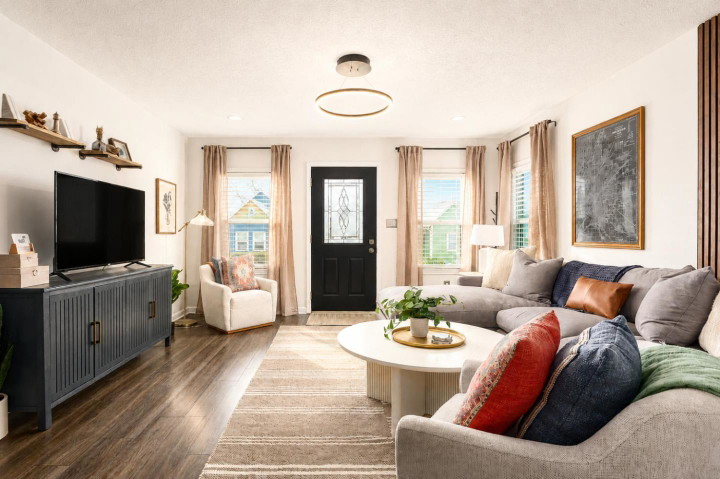 Capitol House - 3 Bed 1 Full And 1 Half Bath, Pet Friendly With Hot Tub Walk To Lucas Oil Stadium - Indianapolis, IN