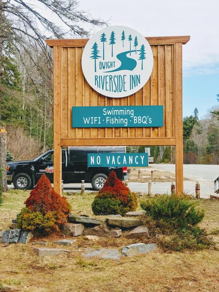 Dwight Riverside Inn - Algonquin Provincial Park