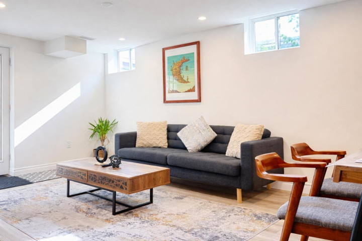 Spacious 2br Basement W Parking -30 Mins To Downtwn To - Toronto