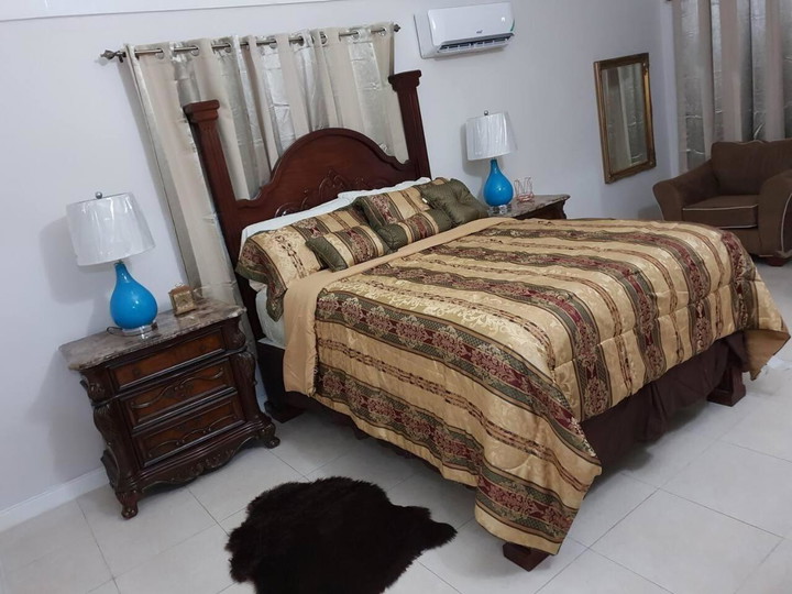 Apartment - Sleeps 4 - Balcony - Patio - Kingston