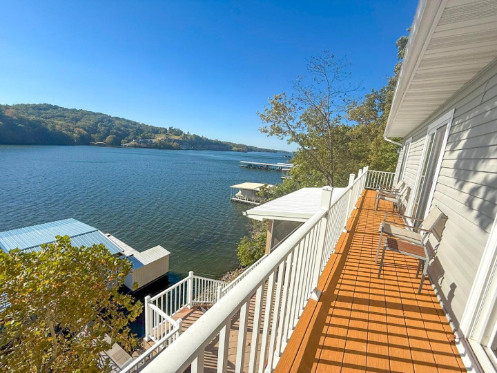 Lakefront Home-3bd/2.5ba/dock/grill/firepit/kayaks - United States