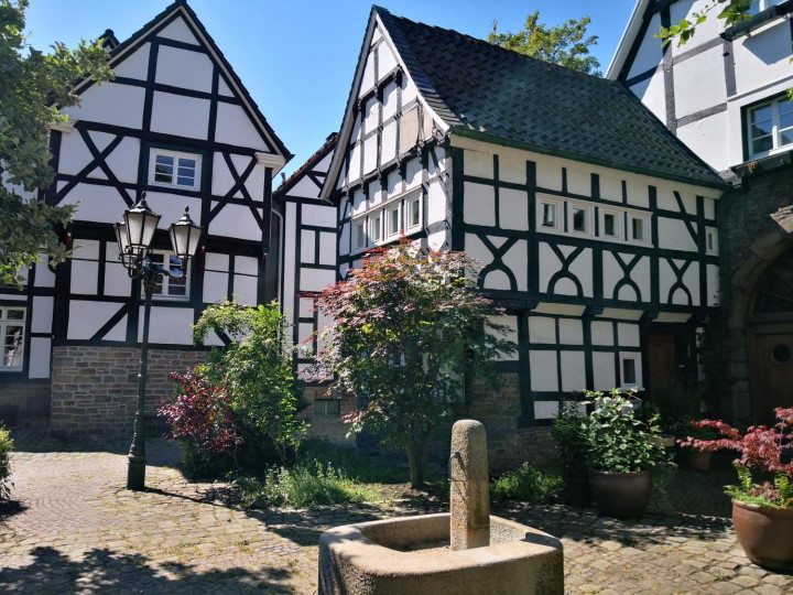 Fünf Giebel Eck In Der Freiheit Am Ruhrtalradweg - Herdecke