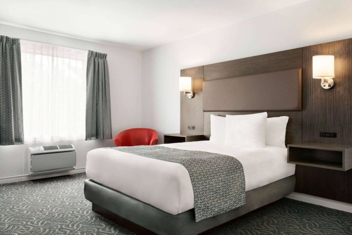 Travelodge By Wyndham Rigaud - Québec