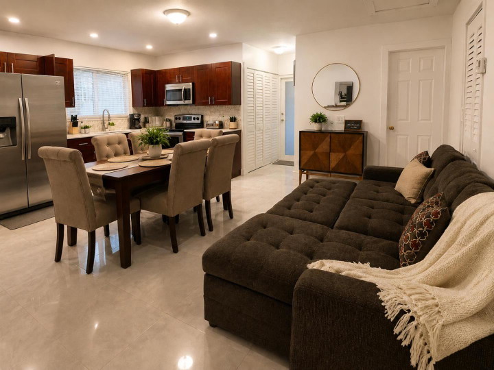 Family Home L Gated Parking L Near Wynwood - Hialeah, FL