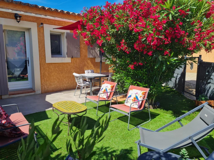 Appartement Cosy Avec Piscine Dans Les Alpilles, Terrasse, Extérieur Et Parking Privé - Camargue
