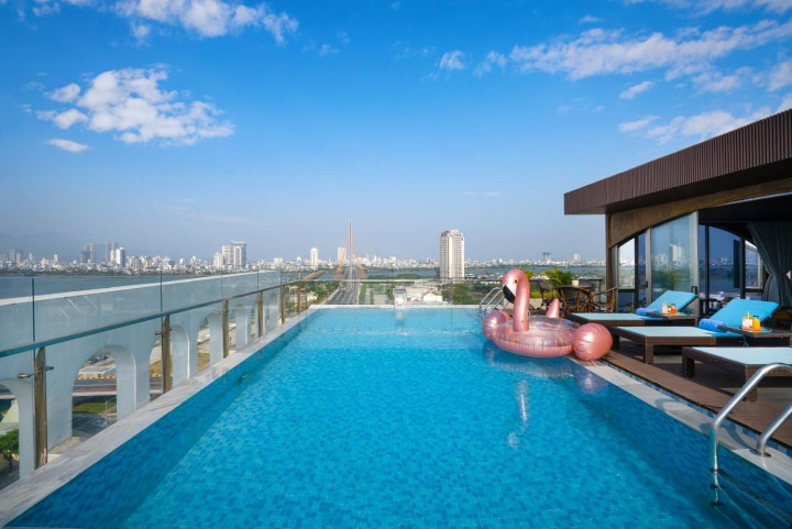 Gold Plaza Hotel - Located Just 100m From The Walking Street - Đà Nẵng