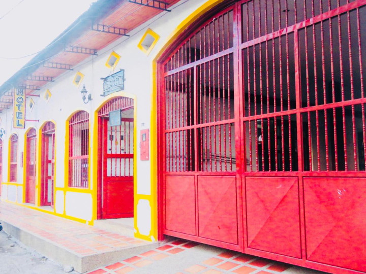 Hotel Colonial - Honda - - Honda