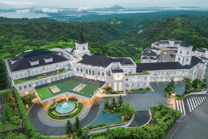 Twin Lakes Hotel Near Tagaytay - Amadeo