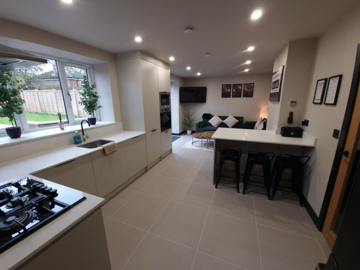 New Stylish 4-bed-wifi-free Parking - Royal Leamington Spa
