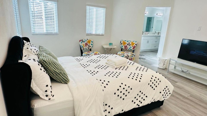 Queen Room With Private Bathroom - Hacienda Heights, CA