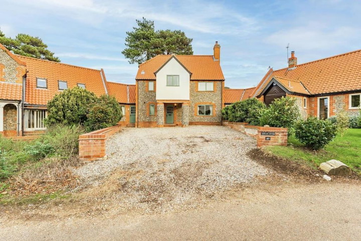 Astley House - Norfolk Cottage Agency - Blakeney