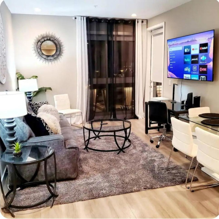 Spacious 2 Bed 2 Bath, Pool, Hottub, Wifi, 24 Hr Fitness, Parking - Culver City