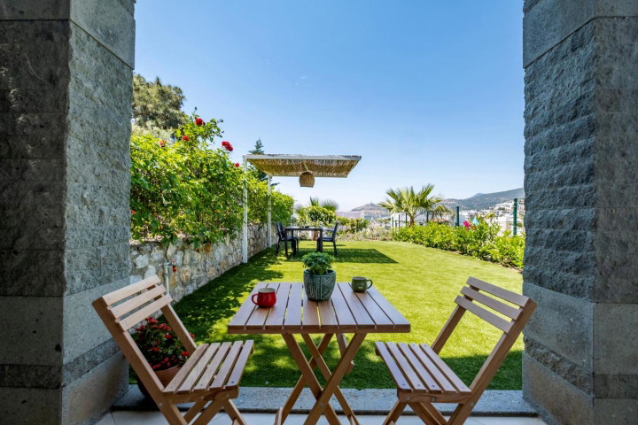 2+1 House In Bodrum Center With Sea View And Big Private Garden - Bodrum
