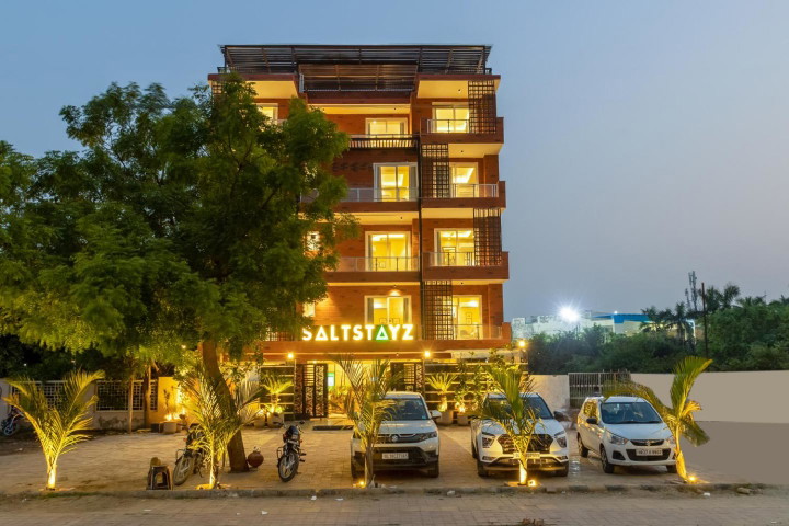 Saltstayz Premier - Sector 50 & Golf Course Ext Road - Gurugram