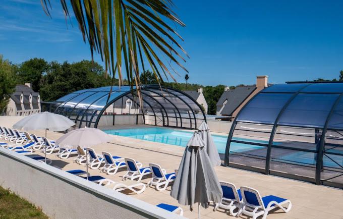 Maison Avec Piscine Chauffée Toute L'année à Morgat En Bretagne Sur La Presqu'île De Crozon Située à 800 M De La Mer - Camaret-sur-Mer