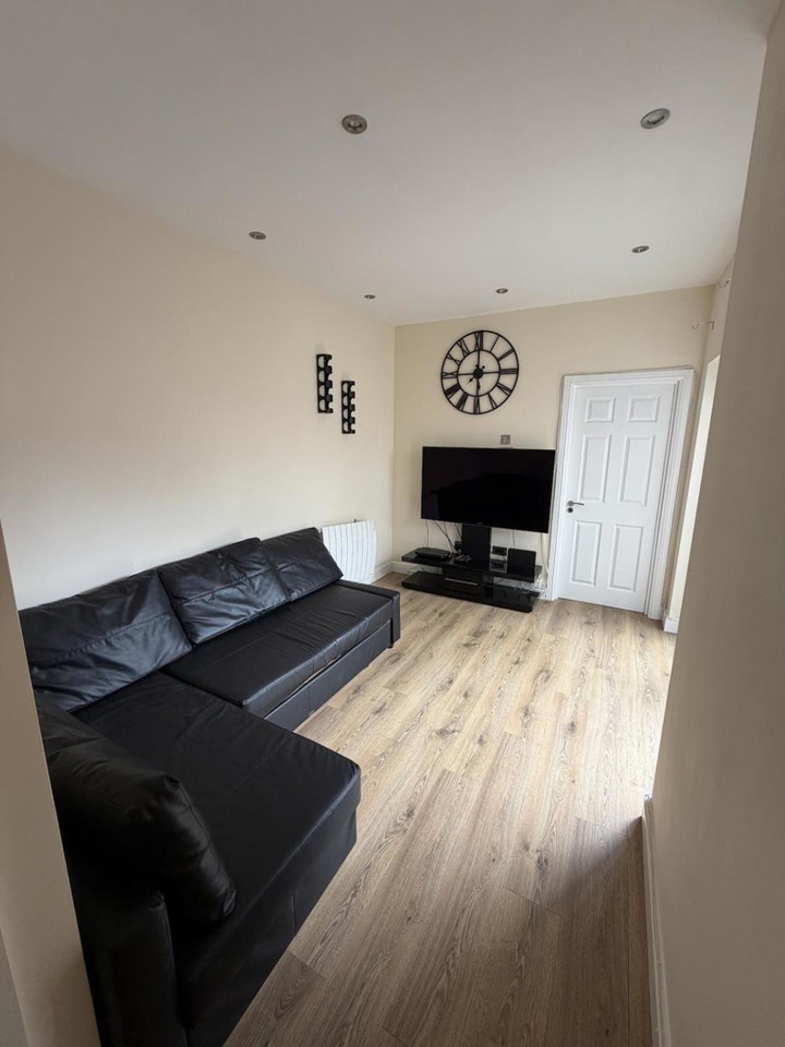 Modern Entire One Bedroom Flat In Edgware - Watford