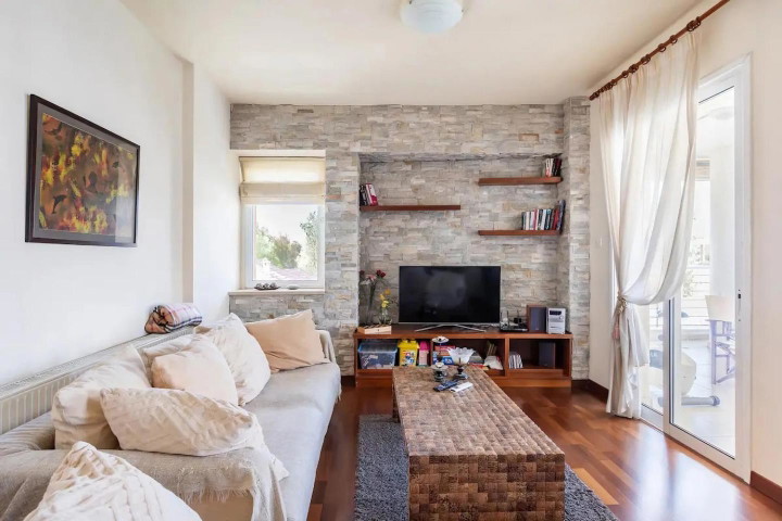 Warm Residence In The Heart Of The City Center - Balcony & View - Cypr