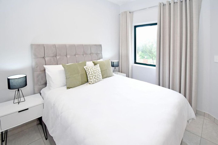 Stylish Slick 2239 Two Bedroom In Circa Illovo - Johannesburg