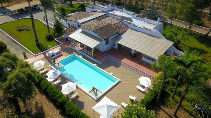 Villa Vetti - Exclusive Garden & Pool Retreat - Alezio